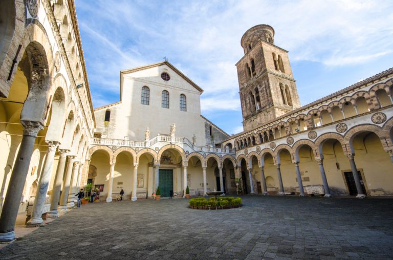 IDe+ - Conheça a Catedral de Salerno, santuário das relíquias do ...